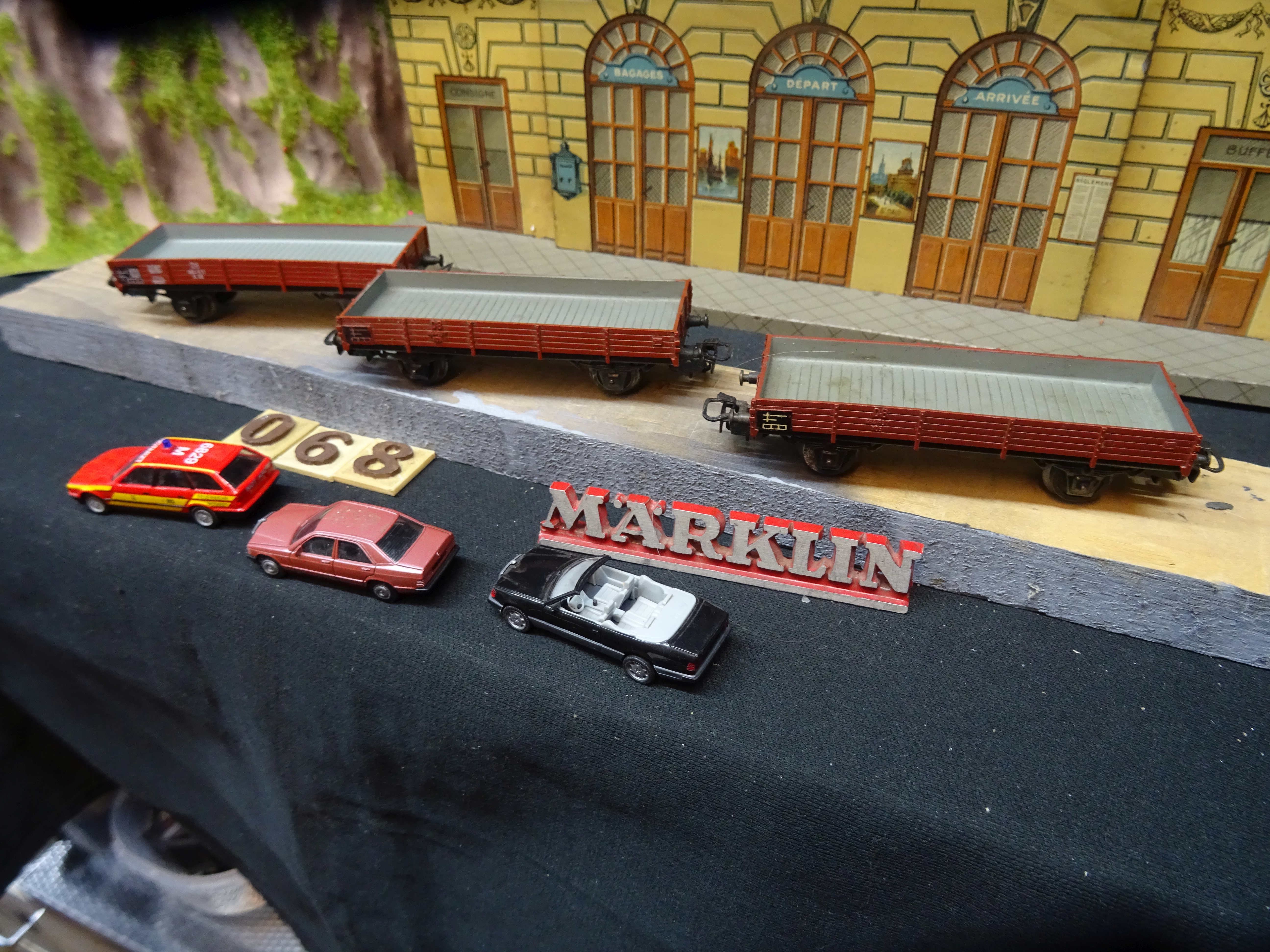 068=Marklin 3 lage vloer bakwagens, grijs. - Elizabeth Maria