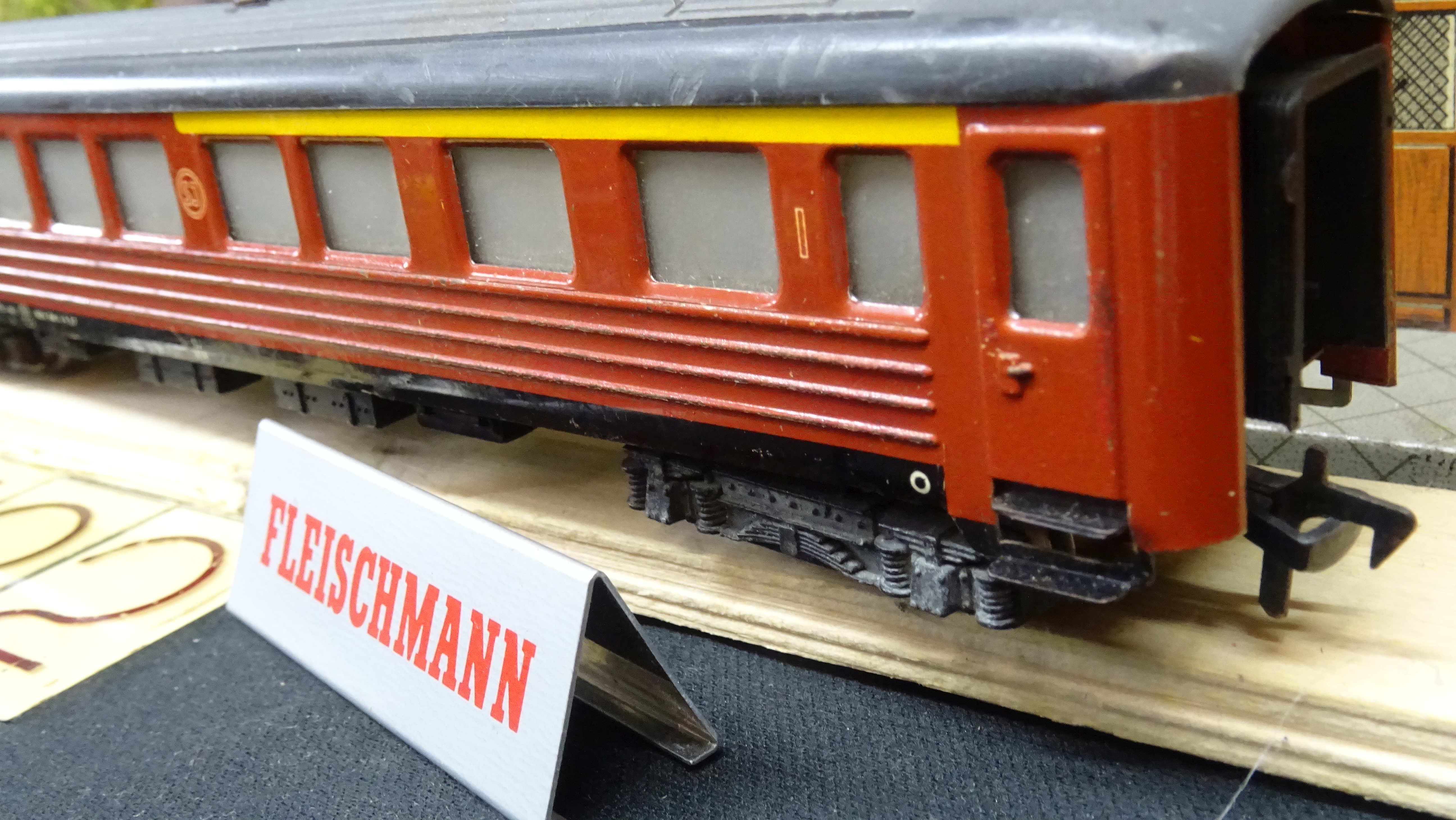 522=Fleischmann 1414 rijtuig van de Zweedse spoorwegen. - Elizabeth Maria