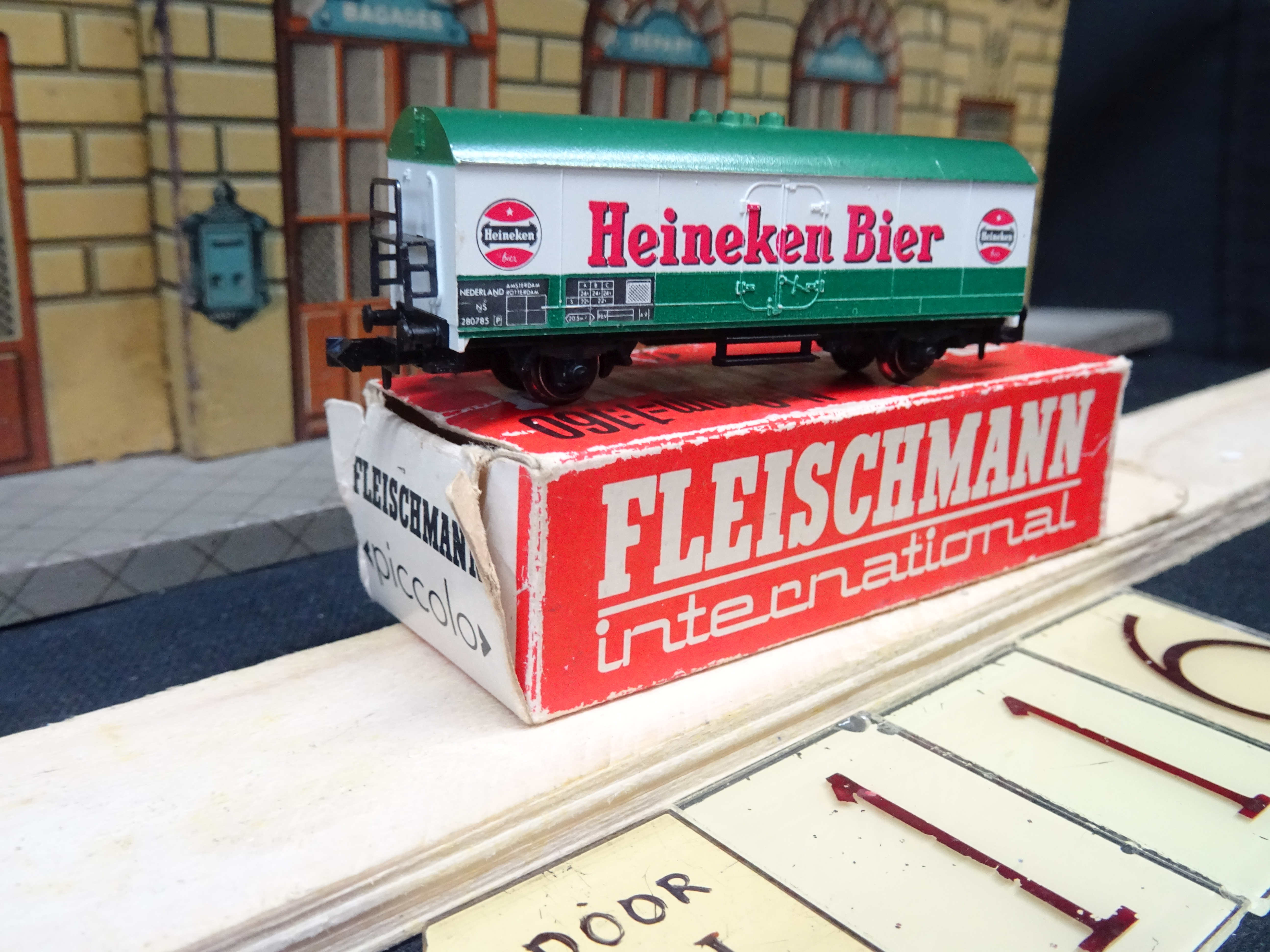 N116=Piccolo 2457A HEINEKEN bierwagen. - Elizabeth Maria