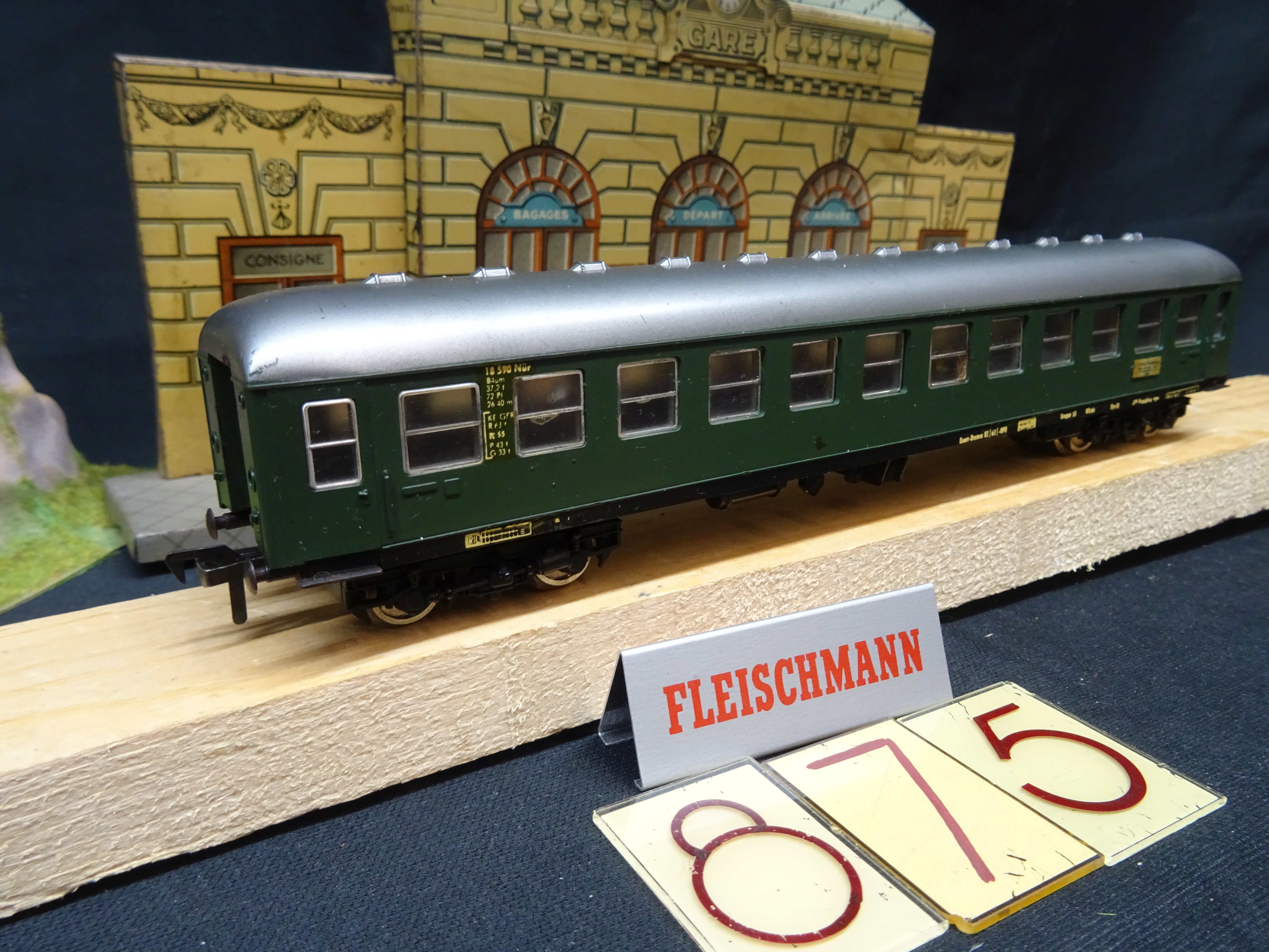 875=Fleischmann IC rijtuig van de D.B. - Elizabeth Maria