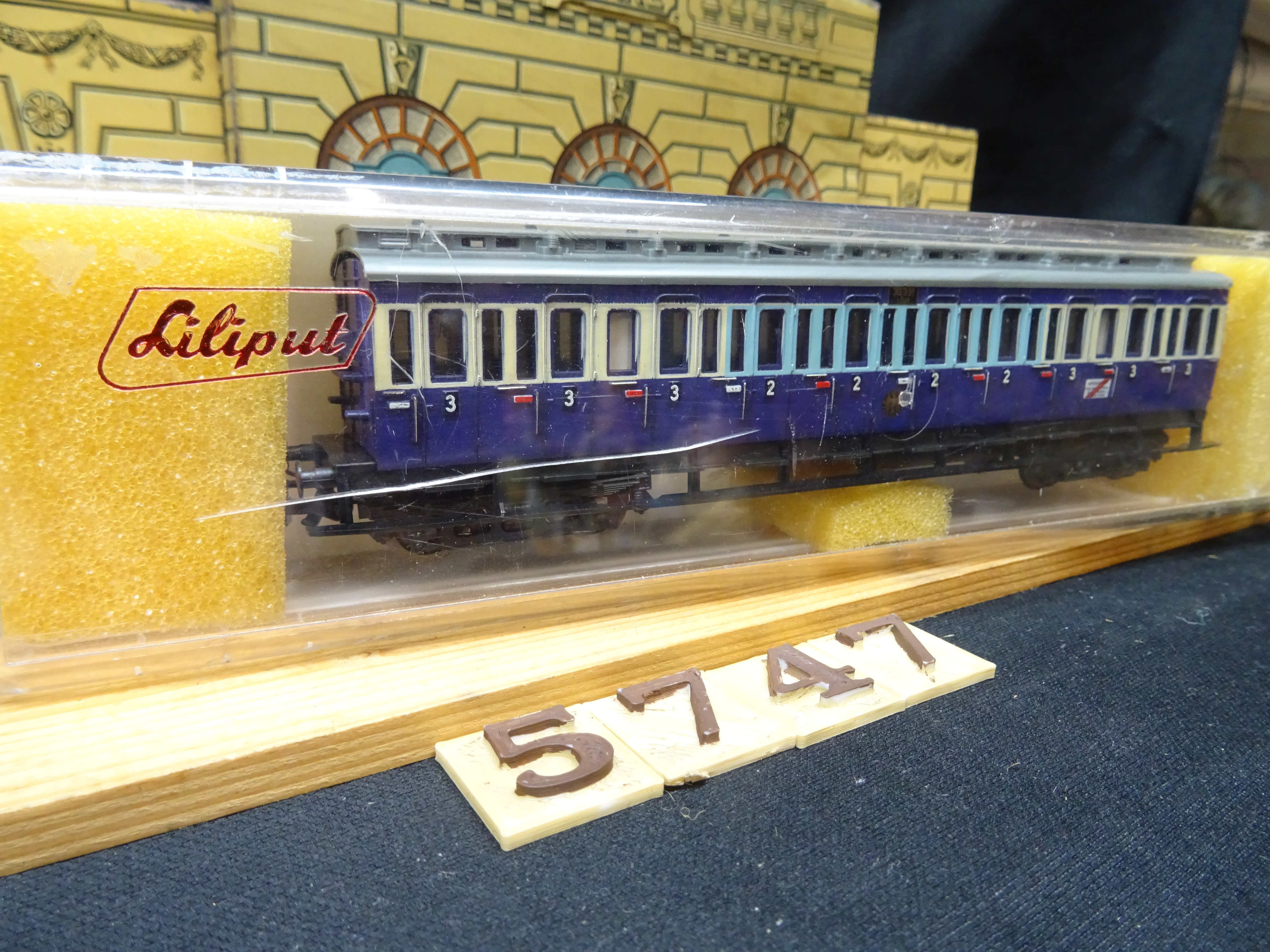 5747=Liliput uit het roergebied sneltrein rijtuig. - Elizabeth Maria