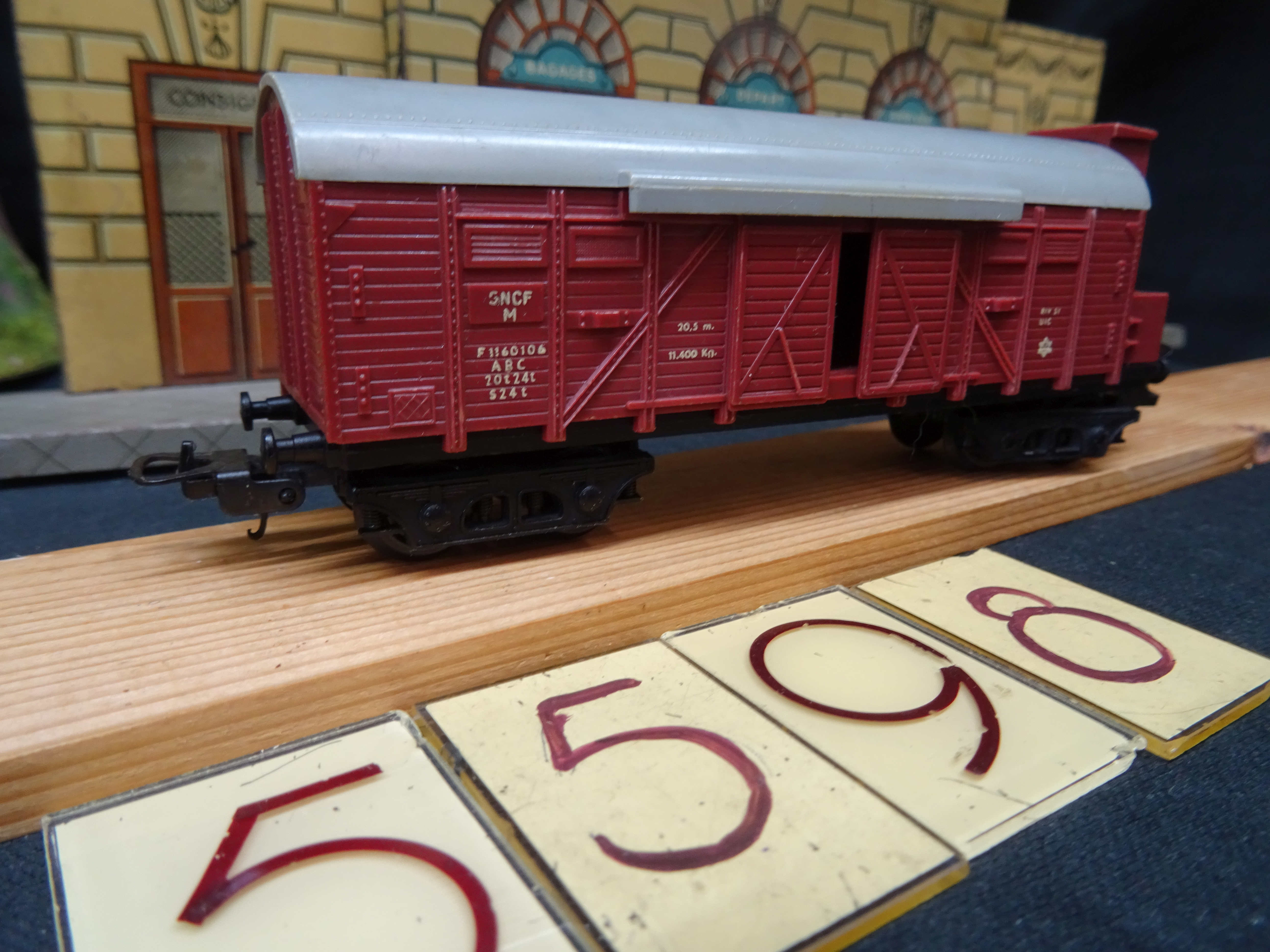 5598=Lima bagage wagen uit de 60er jaren. - Elizabeth Maria