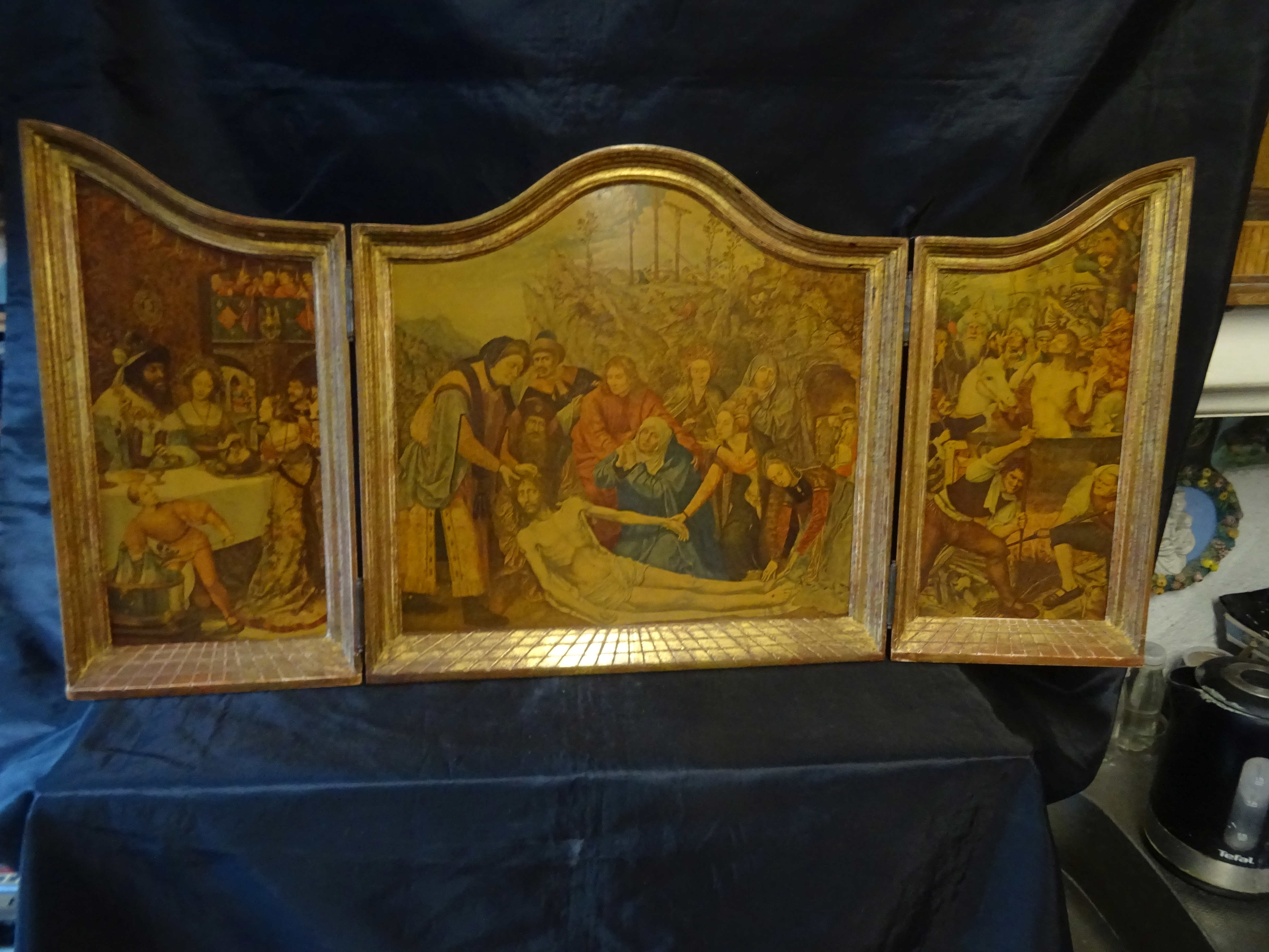 100037=Drieluik met bijbelse afbeeldingen, hout. - Elizabeth Maria